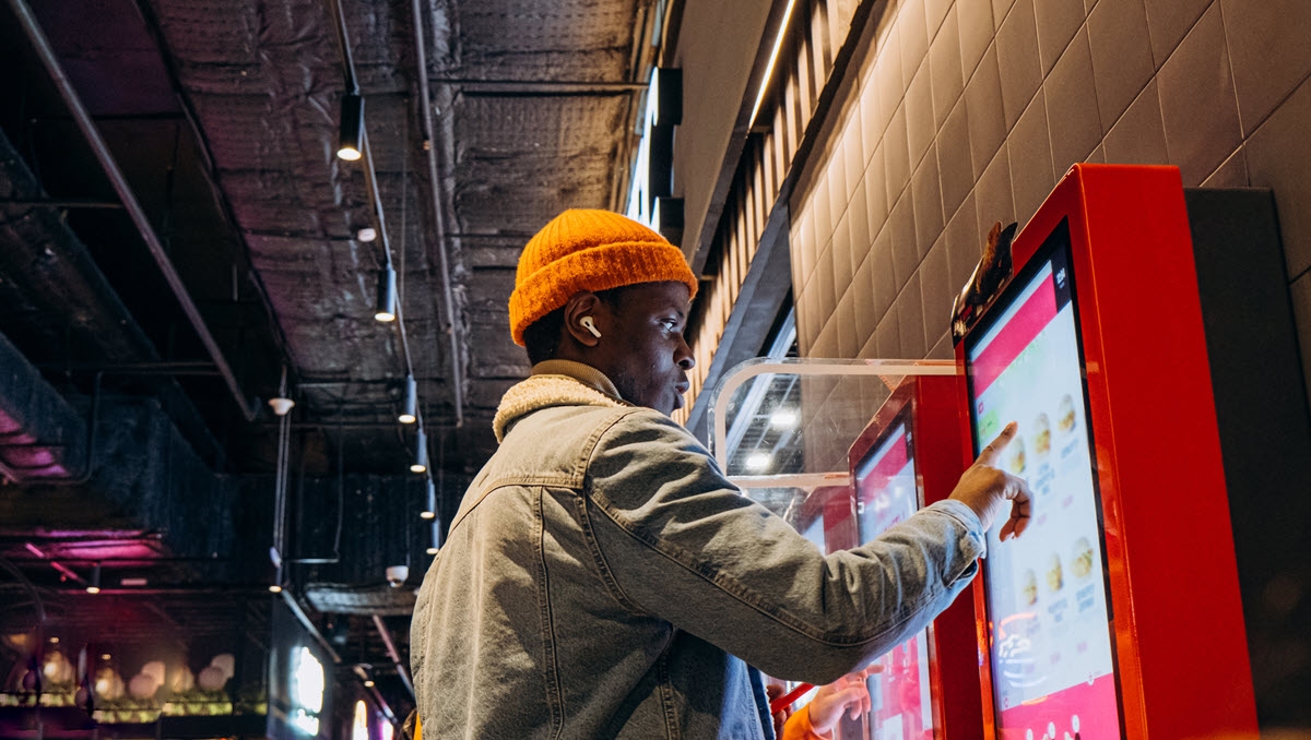 Restaurants Bring Tech to the Table to Improve Experiences - WSJ